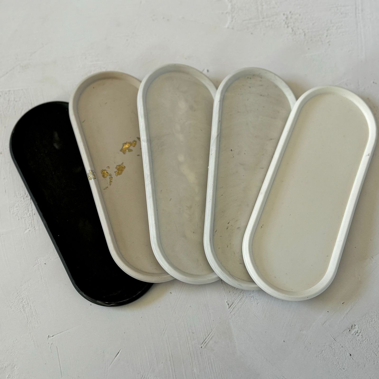 Medium oval resin tray | MADE